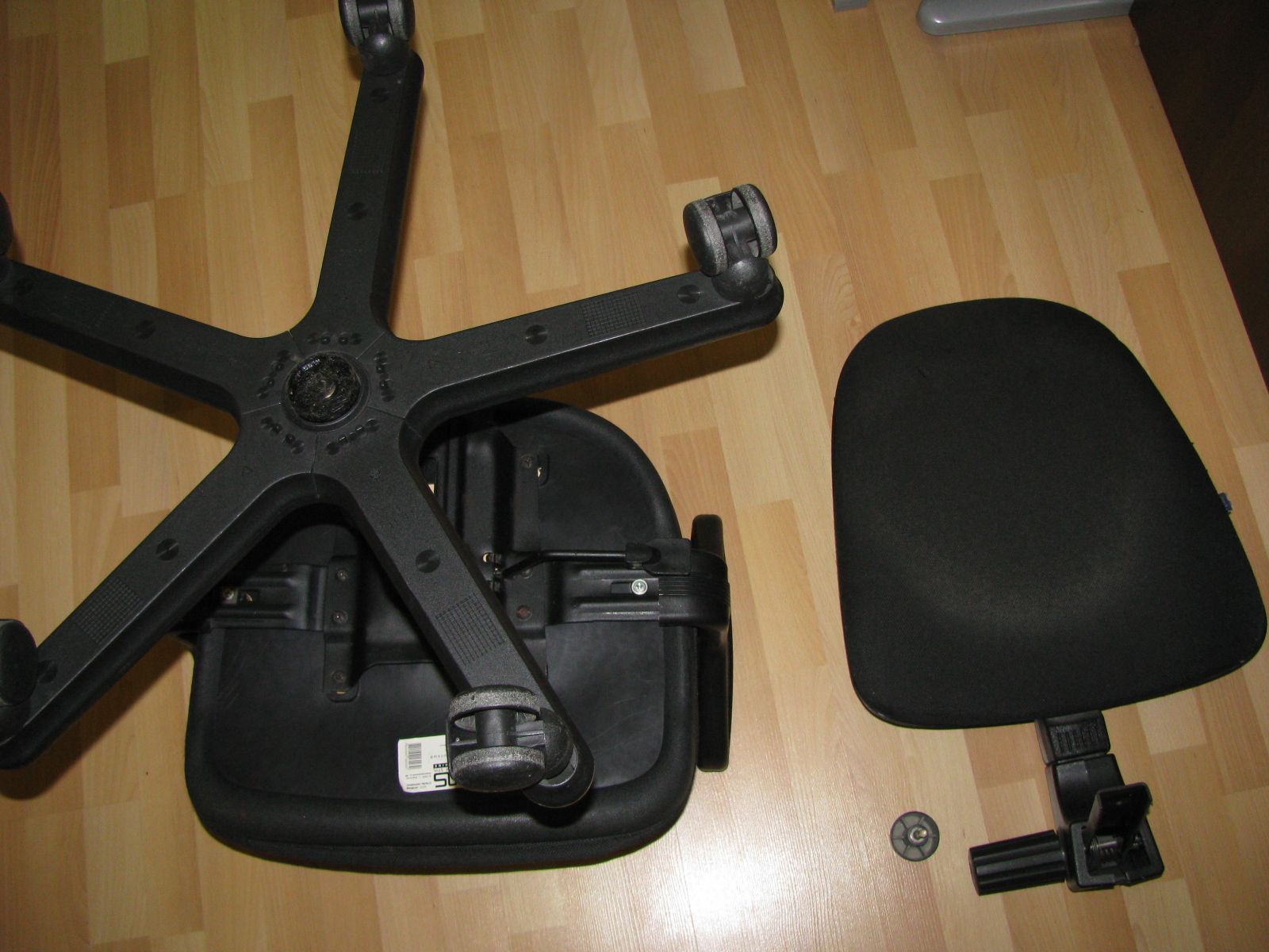 How to disassemble a computer chair: how to disassemble the back of a ...