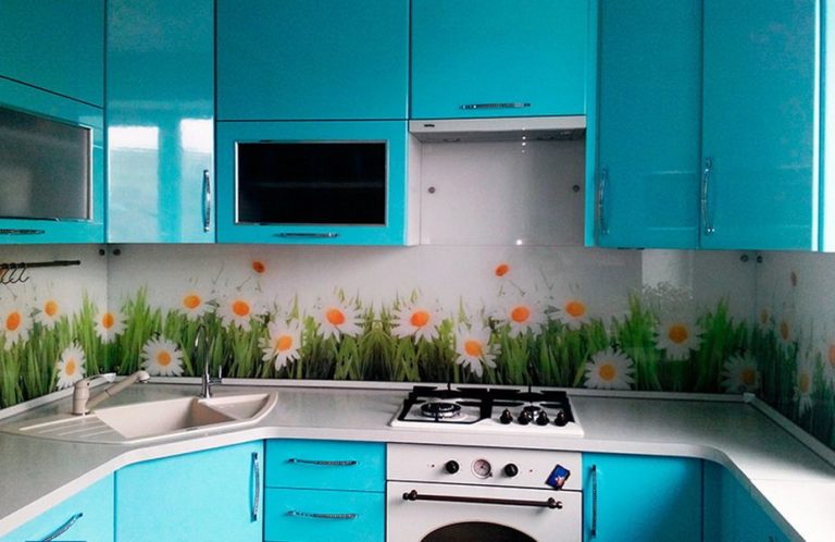 How to choose an apron for your kitchen set: important rules