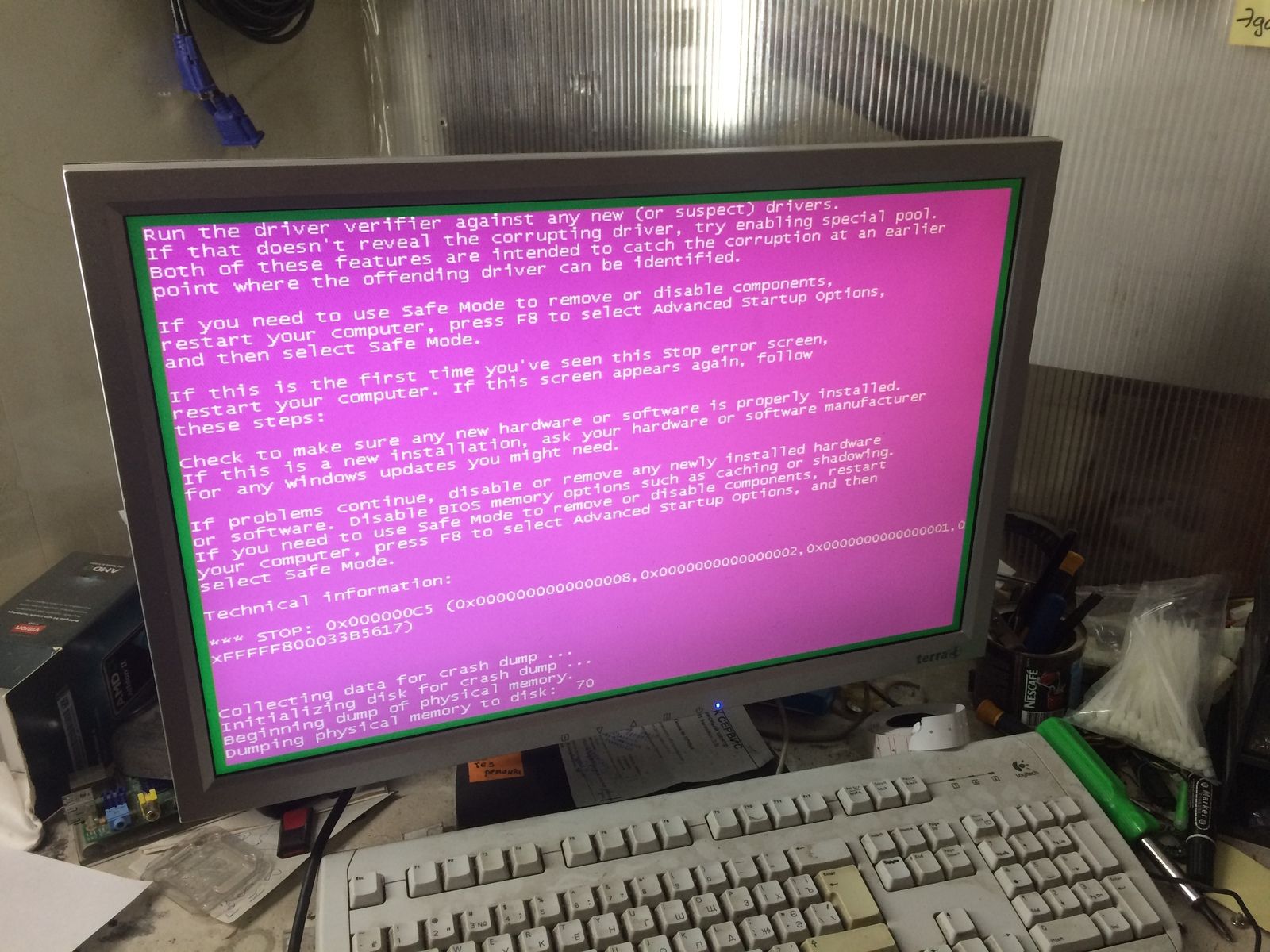 Pink monitor screen - what to do, how to find the cause and fix it