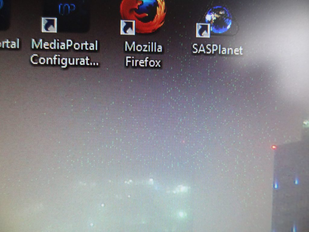 Green dots on the monitor screen - where did they come from and how to ...