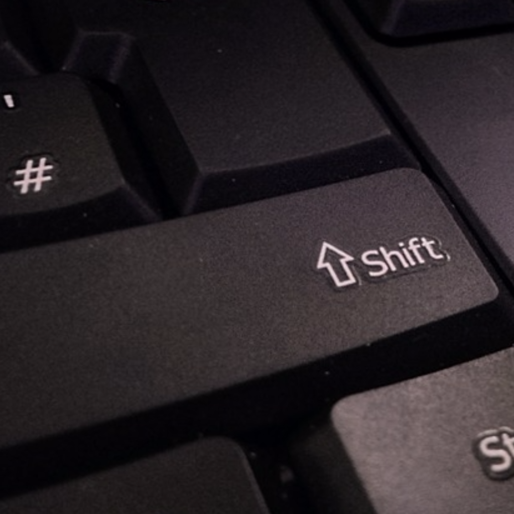 Shift sur le clavier : que signifie le bouton et où il se trouve